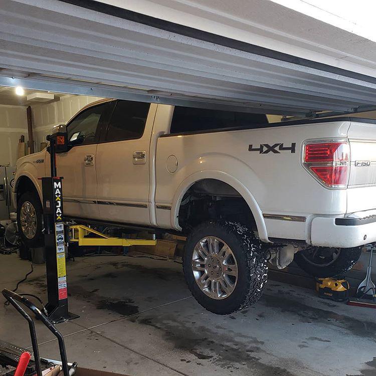 Photo Gallery of MaxJax Portable Car Lift | MaxJax