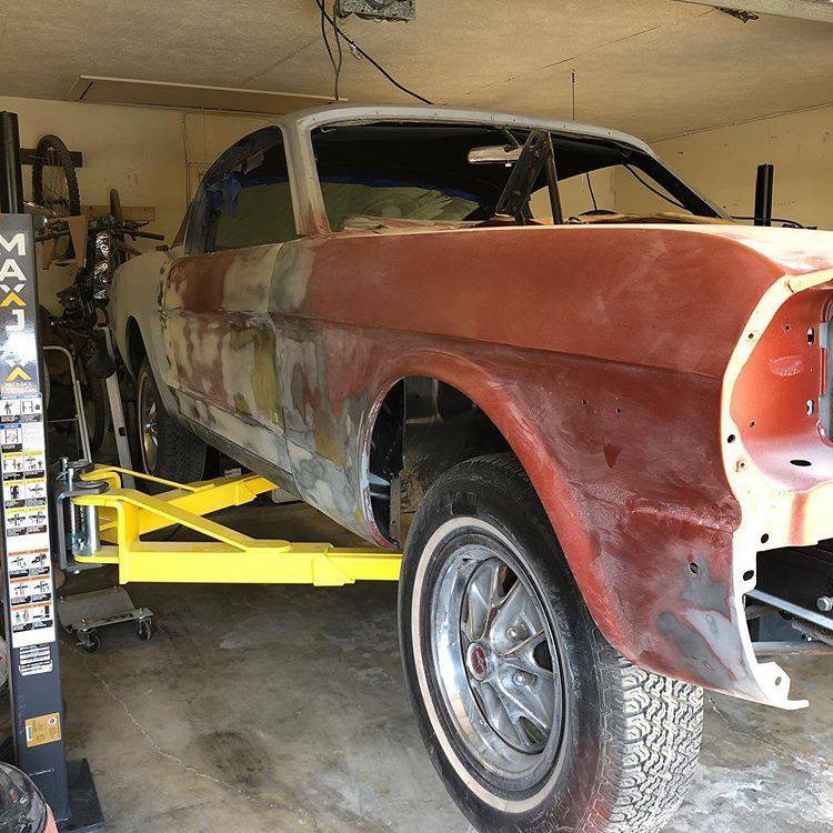 Photo Gallery of MaxJax Portable Car Lift | MaxJax