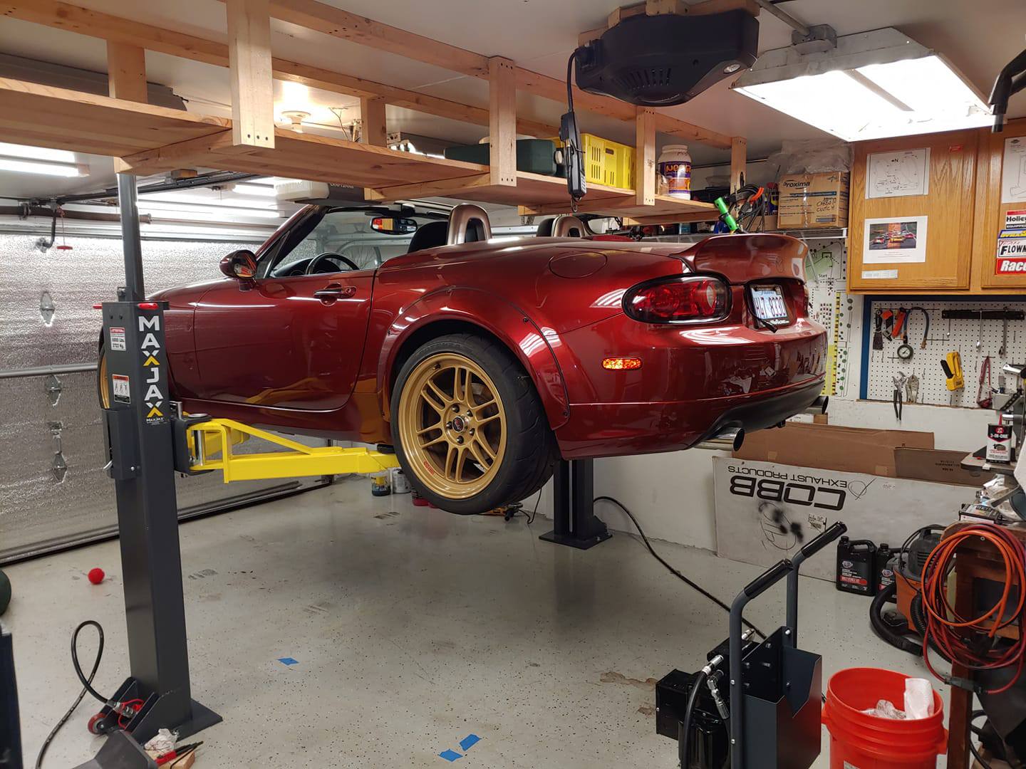 Photo Gallery of MaxJax Portable Car Lift | MaxJax