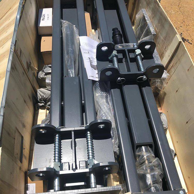 Photo Gallery of MaxJax Portable Car Lift | MaxJax