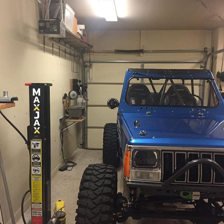 Photo Gallery of MaxJax Portable Car Lift | MaxJax