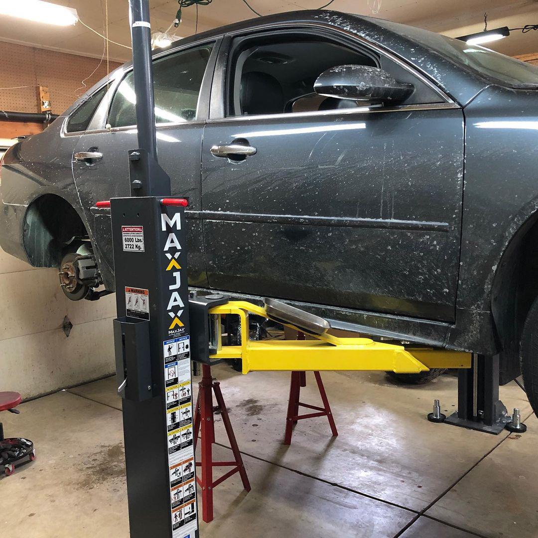 Photo Gallery of MaxJax Portable Car Lift | MaxJax