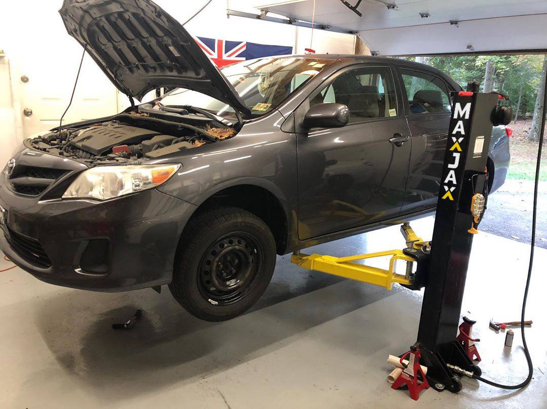 Photo Gallery of MaxJax Portable Car Lift | MaxJax
