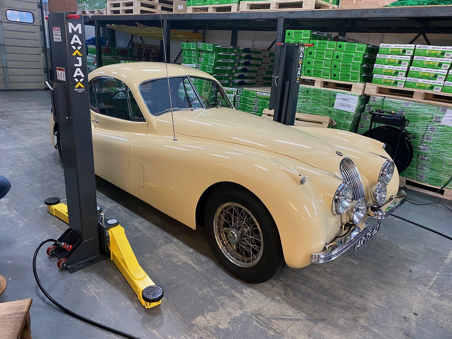 Photo Gallery of MaxJax Portable Car Lift | MaxJax